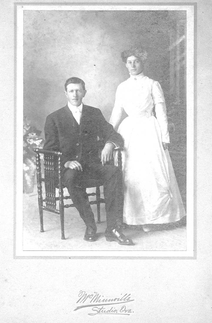 On back of photo - to Mr. and Mrs. W. L. Baumgardner